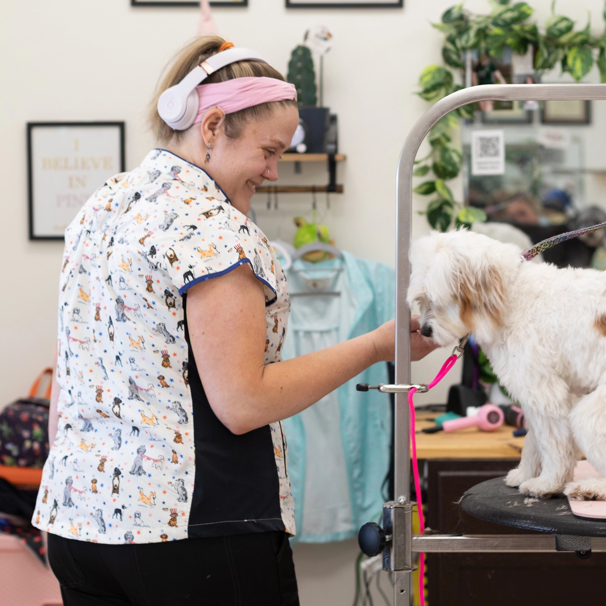 Quality, Stylish Pet Grooming Smocks – Retro Stylist Wear